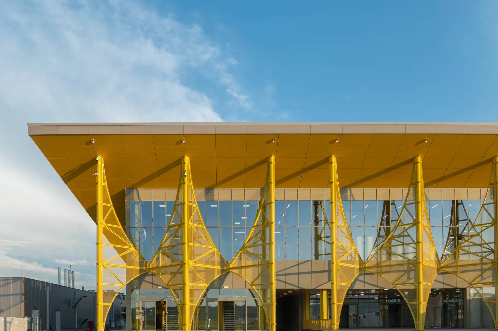 Semi-Transparent Yellow Metal Arches Redefine the North-Side Extension ...