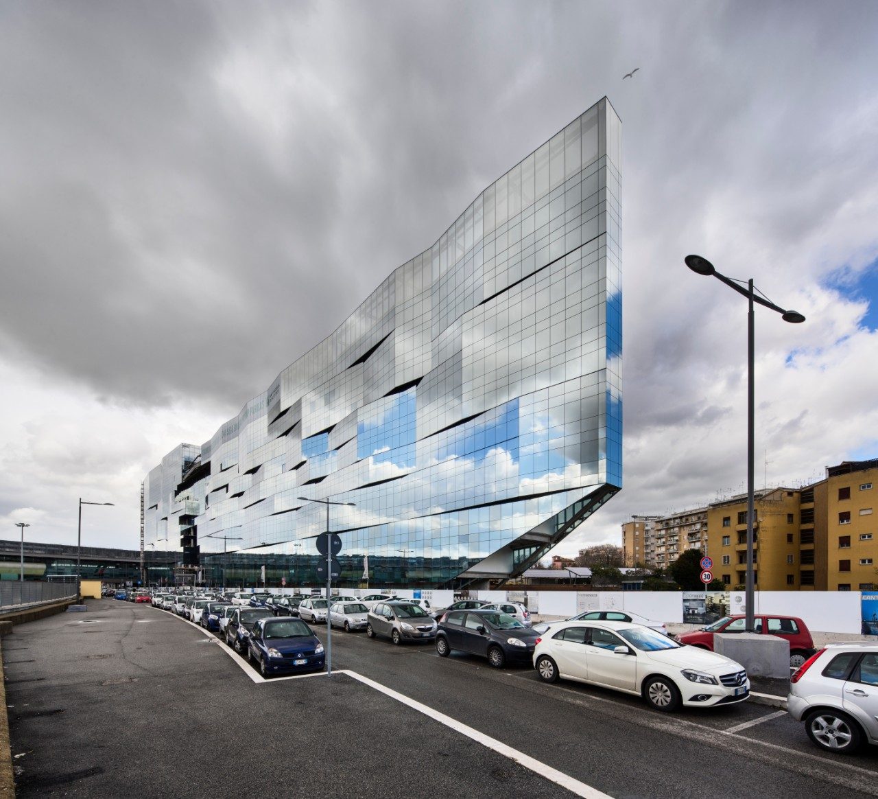 BNL–BNP Paribas Headquarters, Rome: A façade defined by reflection ...